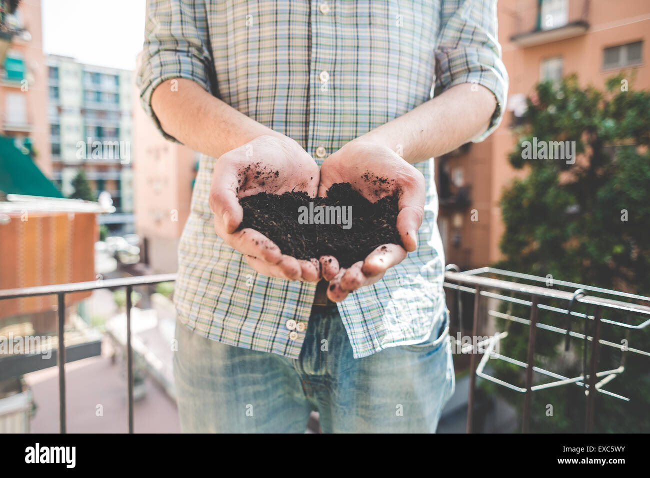 Hands holding soil hi-res stock photography and images - Alamy