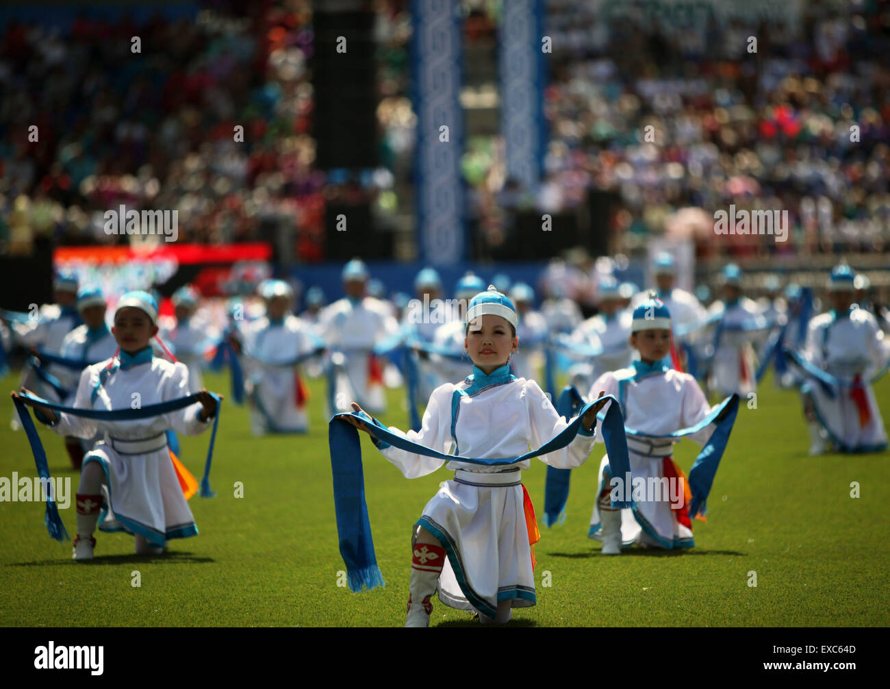 Mongolian traditional dancing hi-res stock photography and images - Alamy