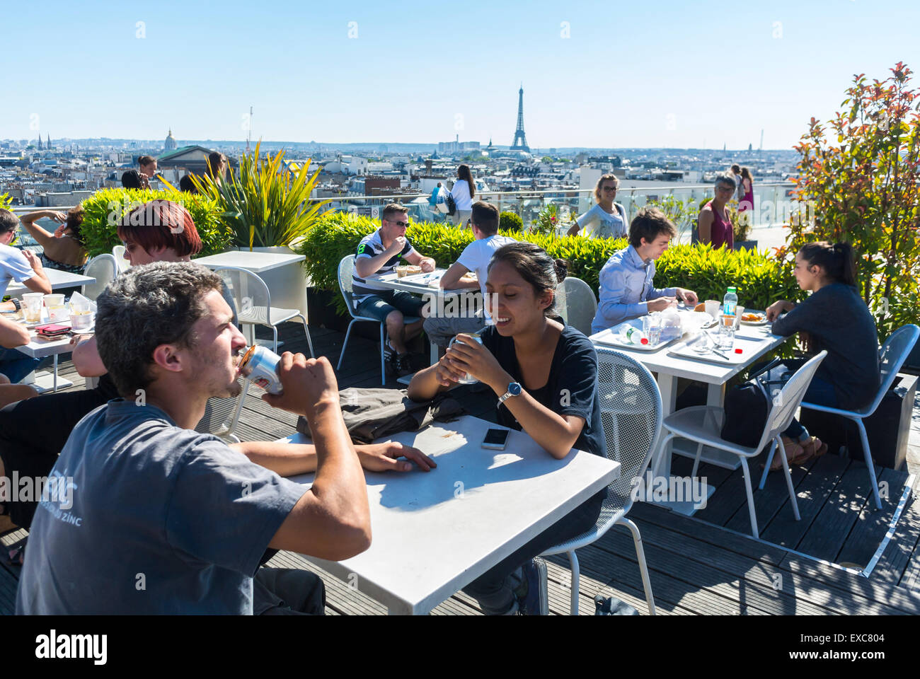 Teens cafe france hi-res stock photography and images - Alamy