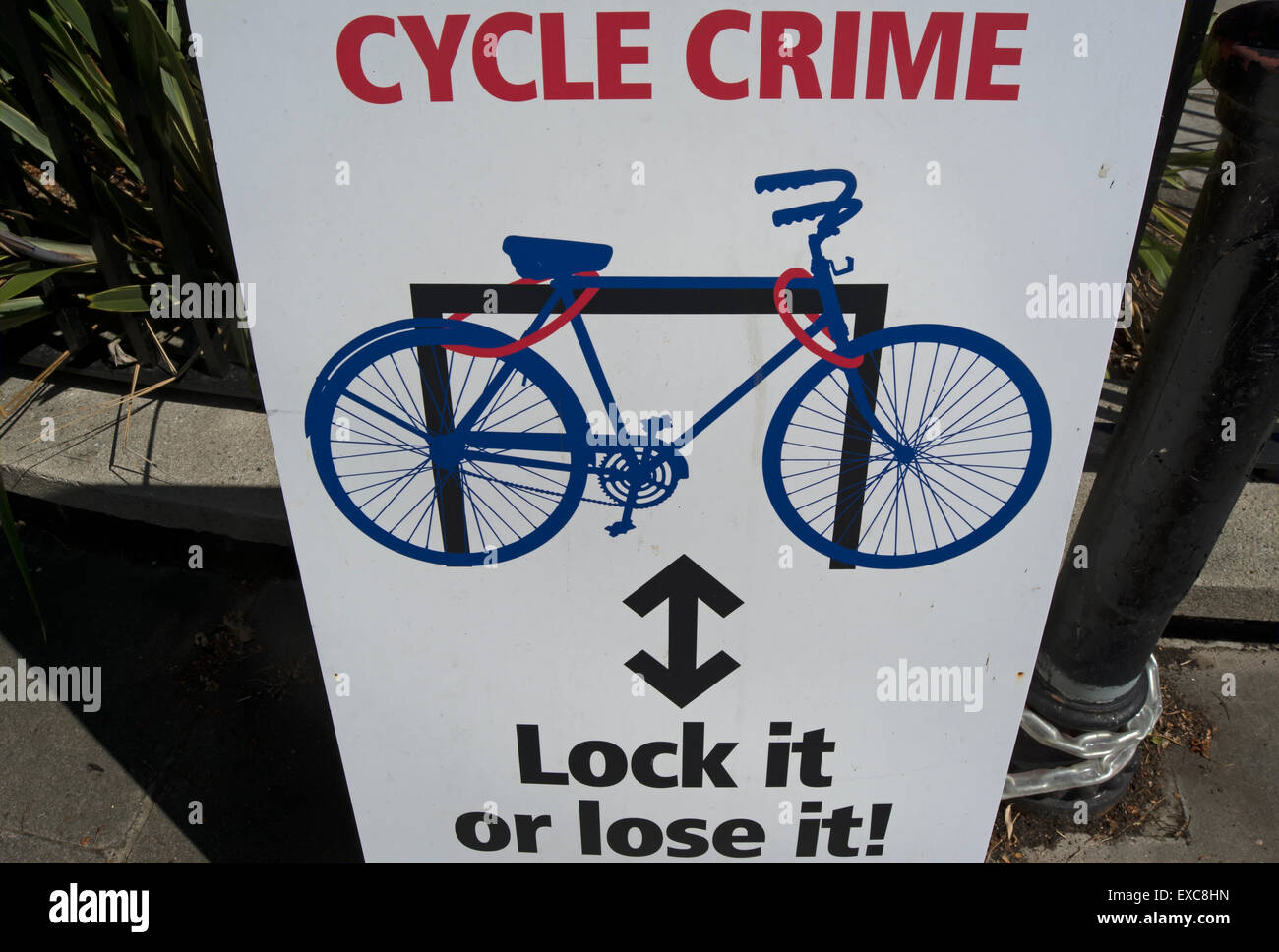 metropolitan police lock it or lose it cycle crime sign in hammersmith ...