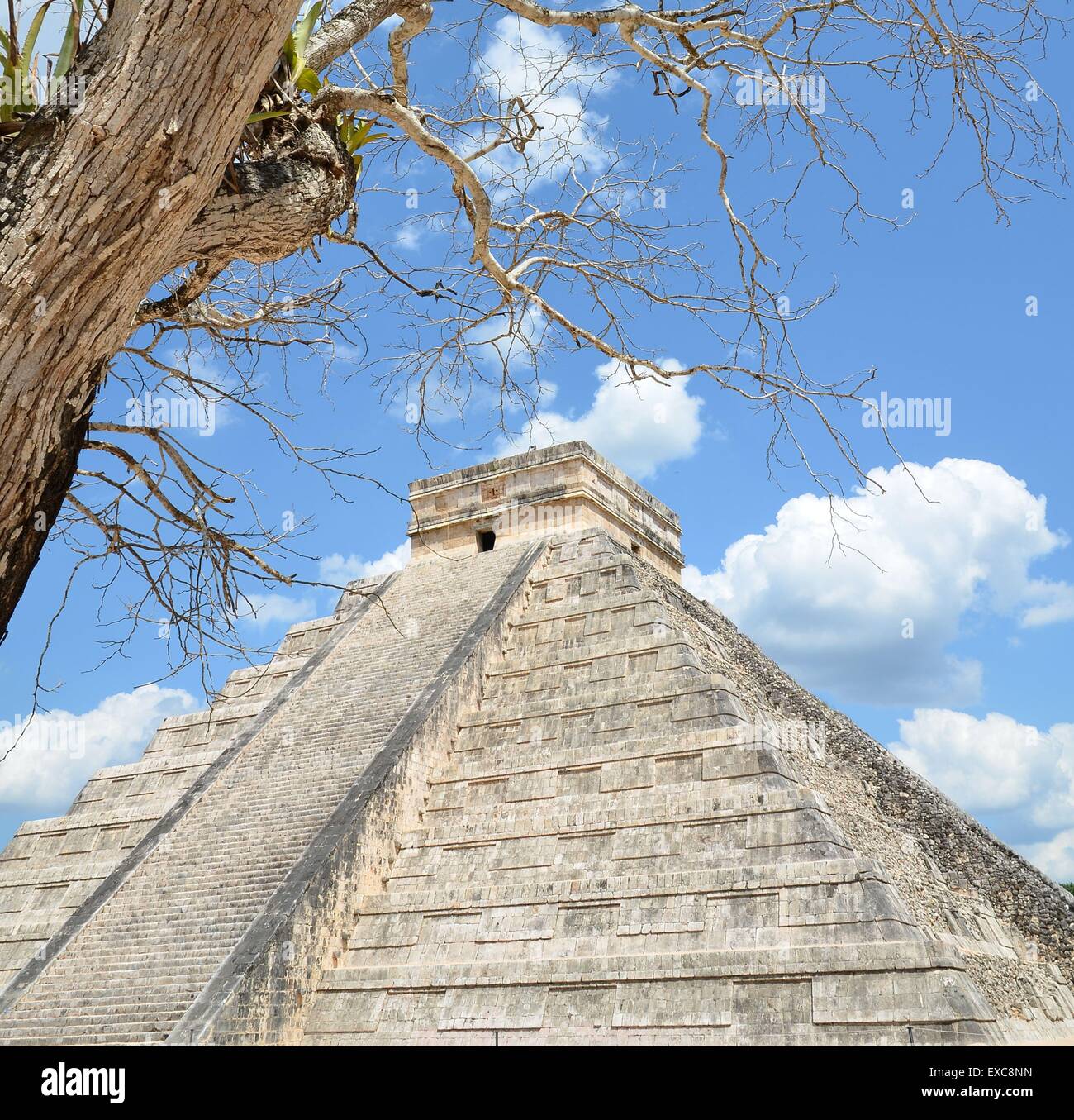 Kukulkan snake shadow hi-res stock photography and images - Alamy