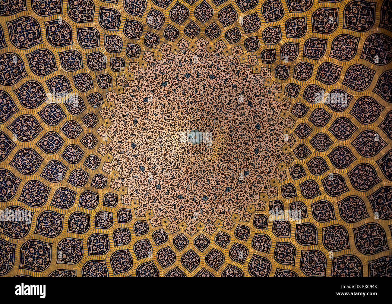 Ceiling With Its Intricate And Elaborate Patterns In Sheikh Lotfollah ...