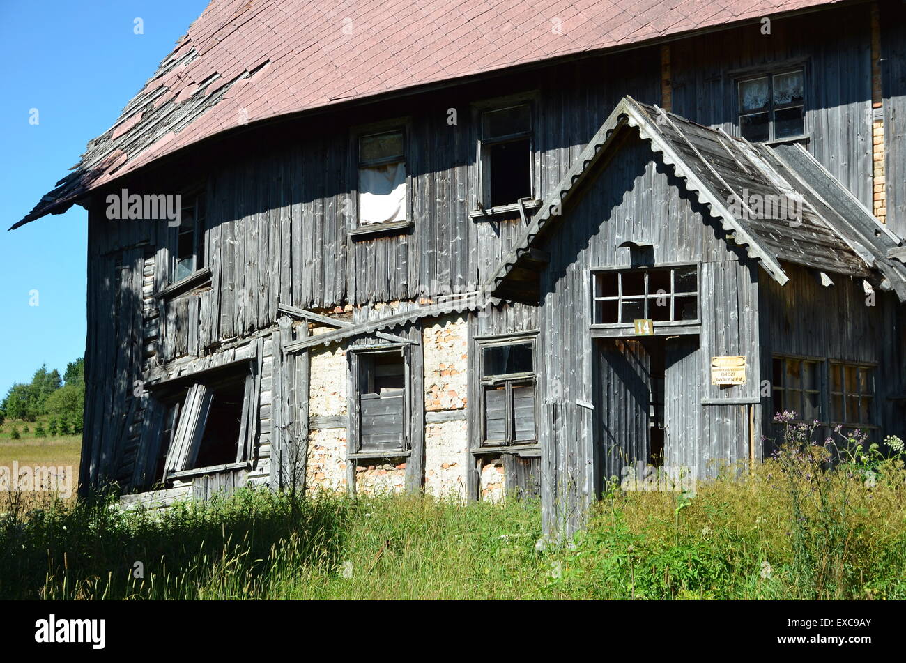 Old broken house Stock Photo - Alamy