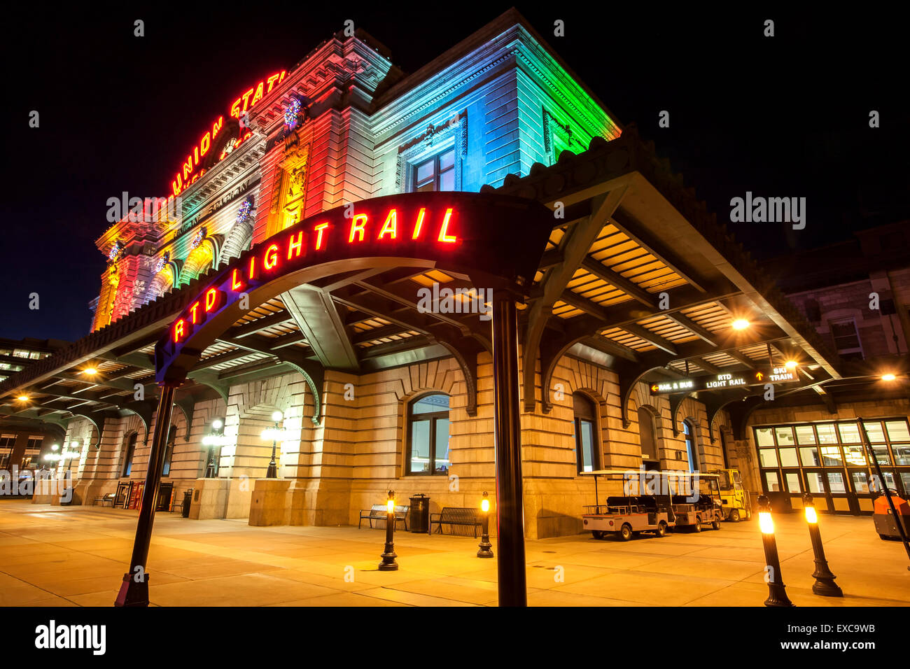 Train station signs hi-res stock photography and images - Alamy