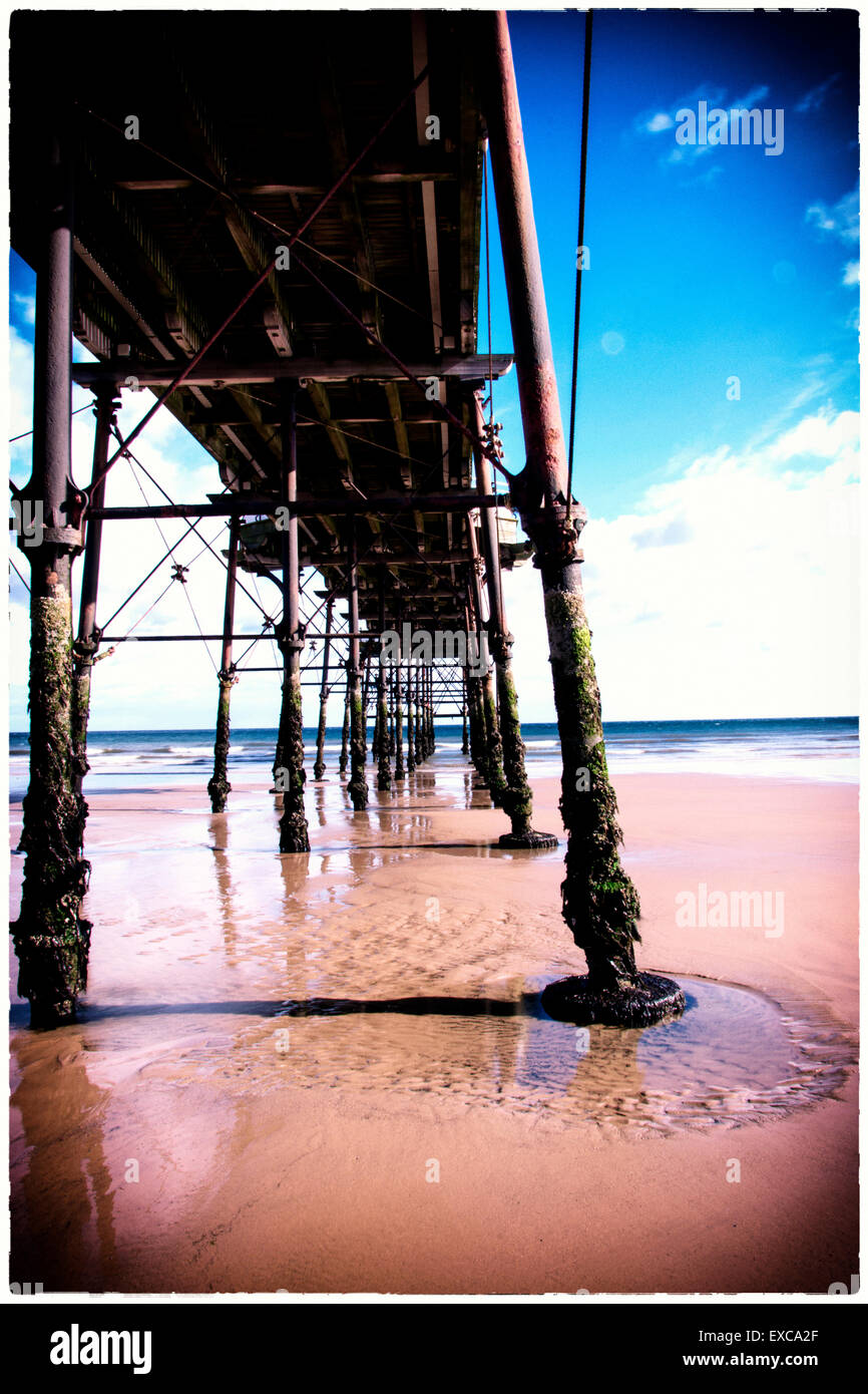Whiby pier hi-res stock photography and images - Alamy