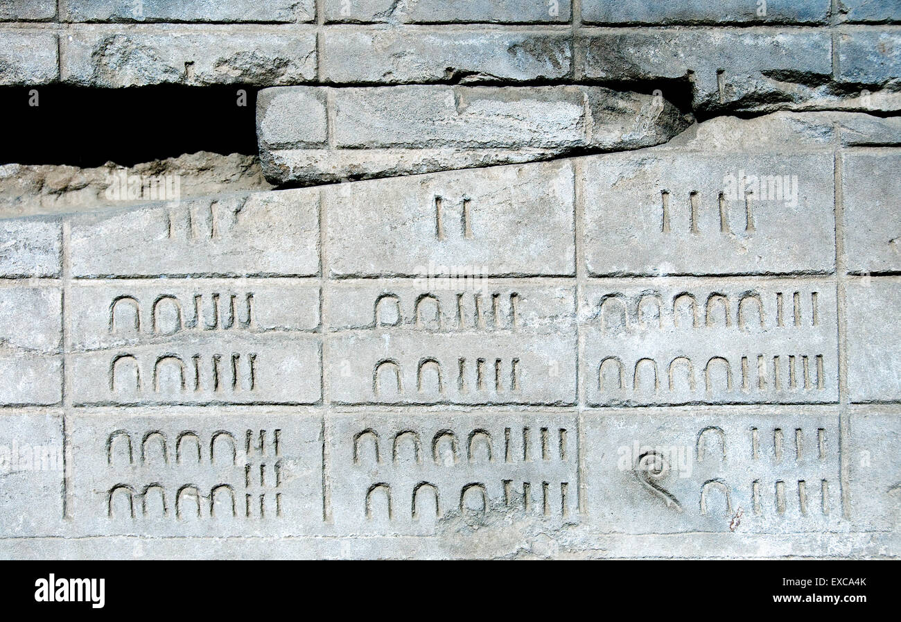 Carved relief wall luxor temple hi-res stock photography and images - Alamy