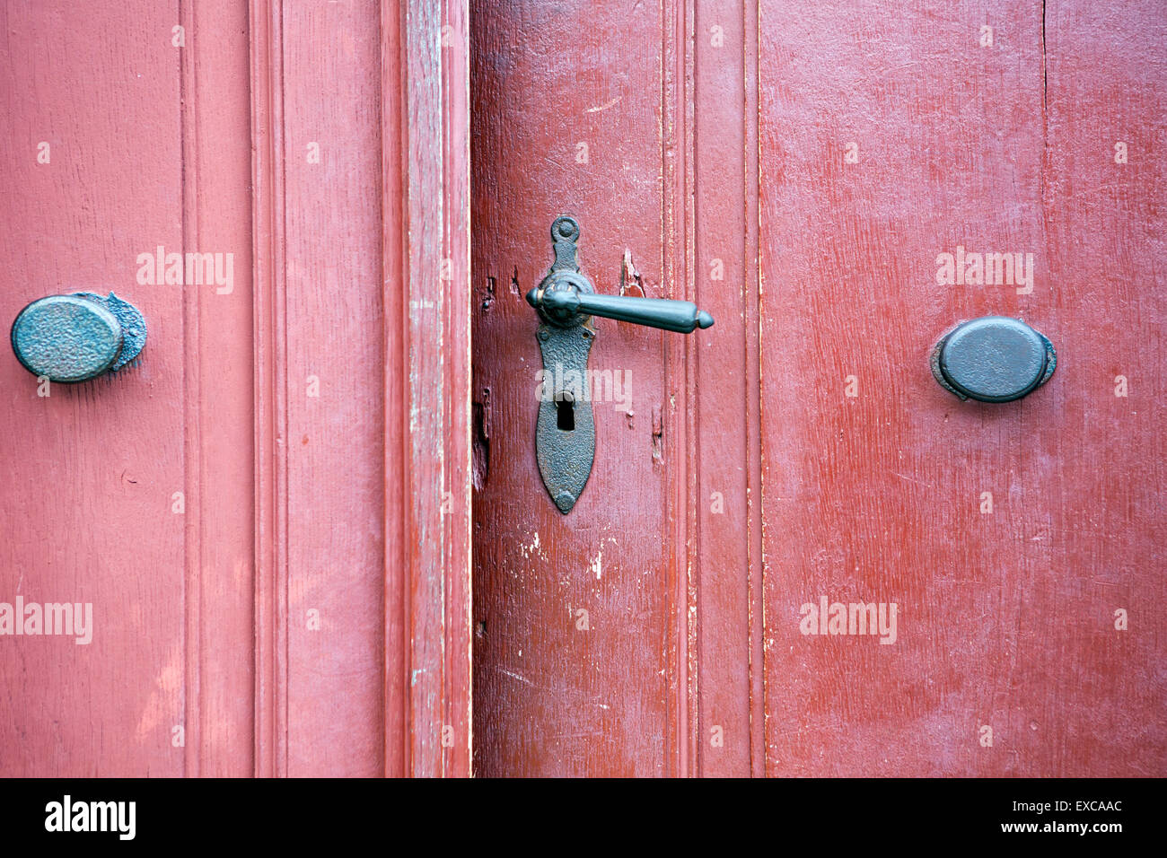Old Red Wooden Entrance Door With Antique Door Handle Stock Photo Alamy old-red-wooden-entrance-door-with-antique-door-handle-stock-photo-alamy