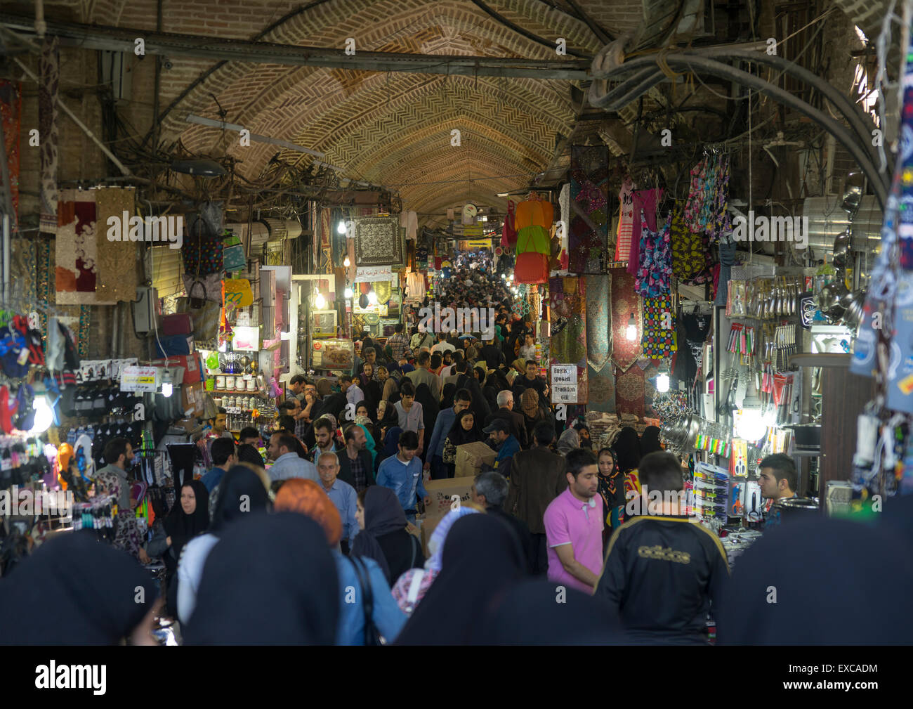 Crowded bazaar hi-res stock photography and images - Alamy