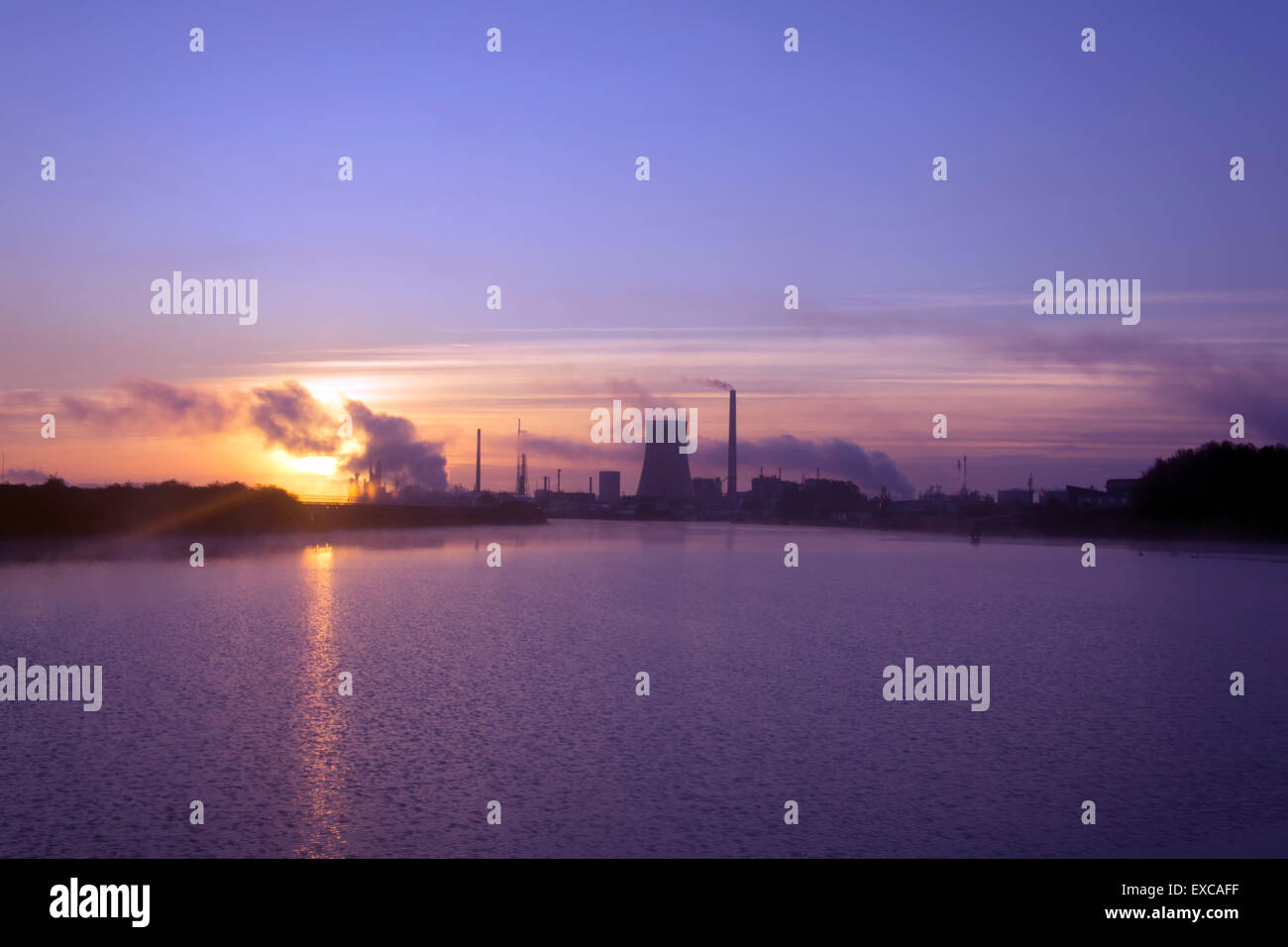 Manchester ship canal stanlow oil hi-res stock photography and images ...