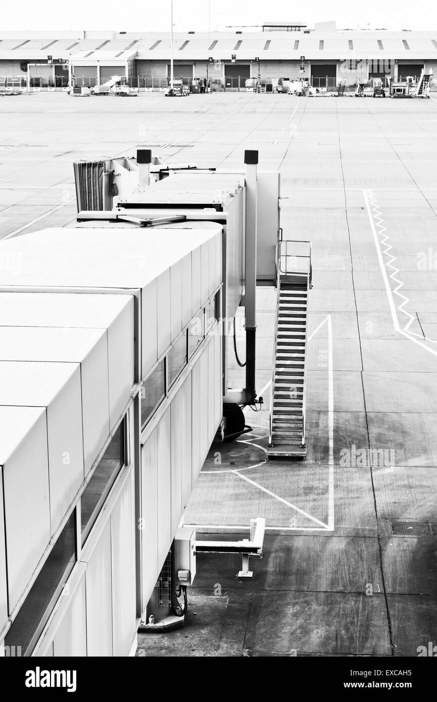 Airplane walkway hi-res stock photography and images - Alamy