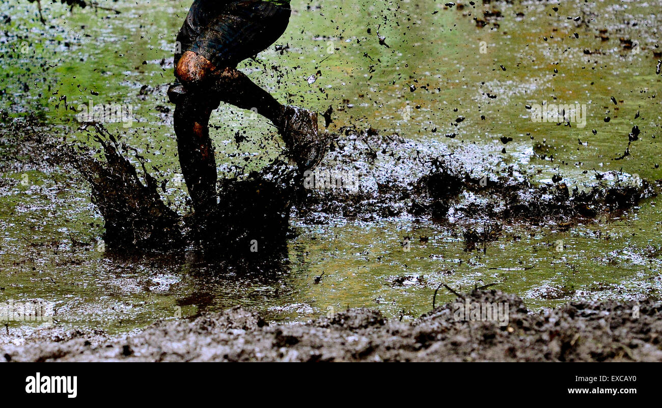 Wade through mud hi-res stock photography and images - Alamy