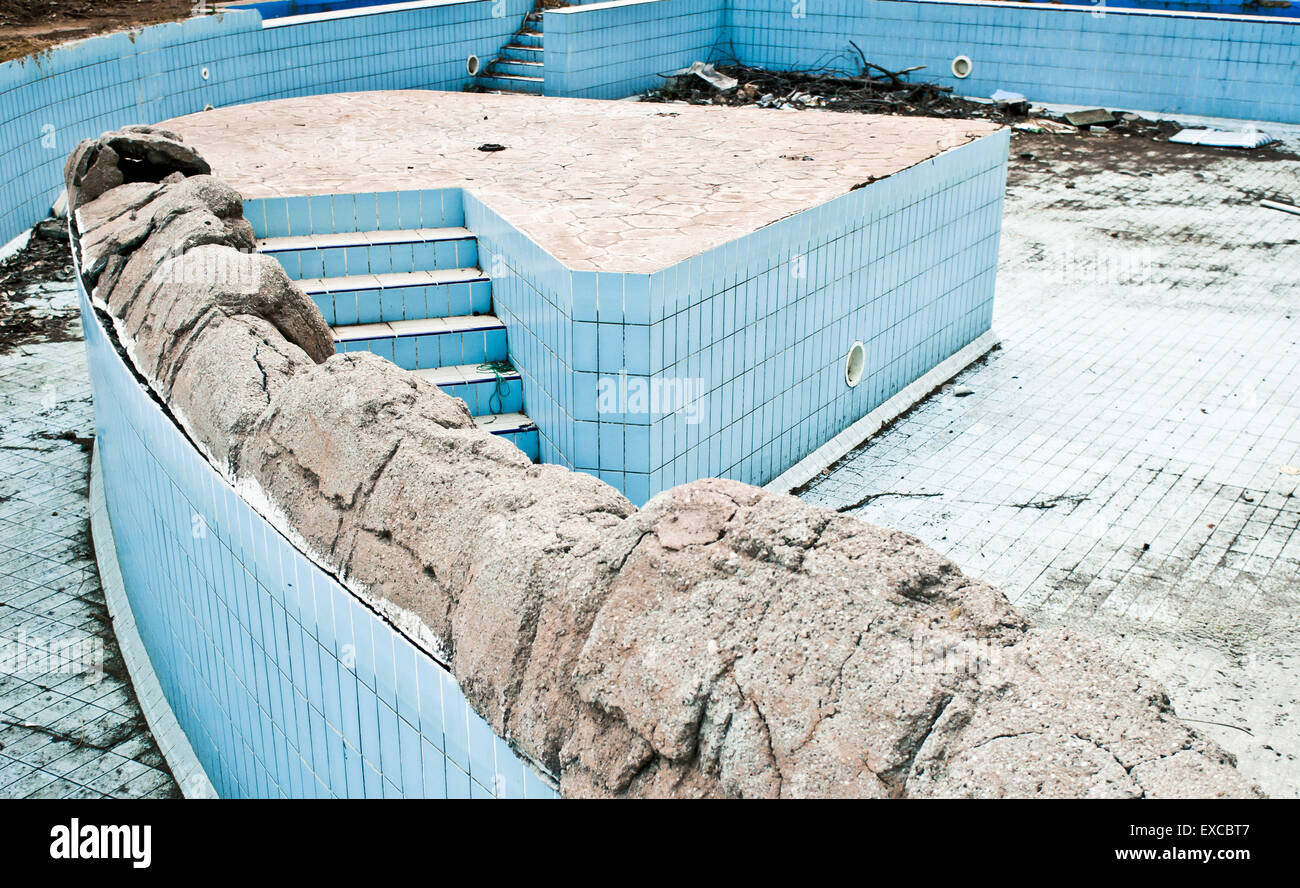 Detail in derelict concrete hi-res stock photography and images - Alamy