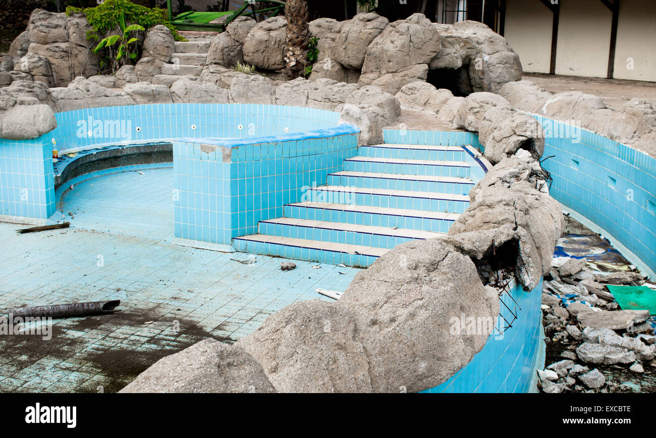 Swimming pool tiles hi-res stock photography and images - Alamy