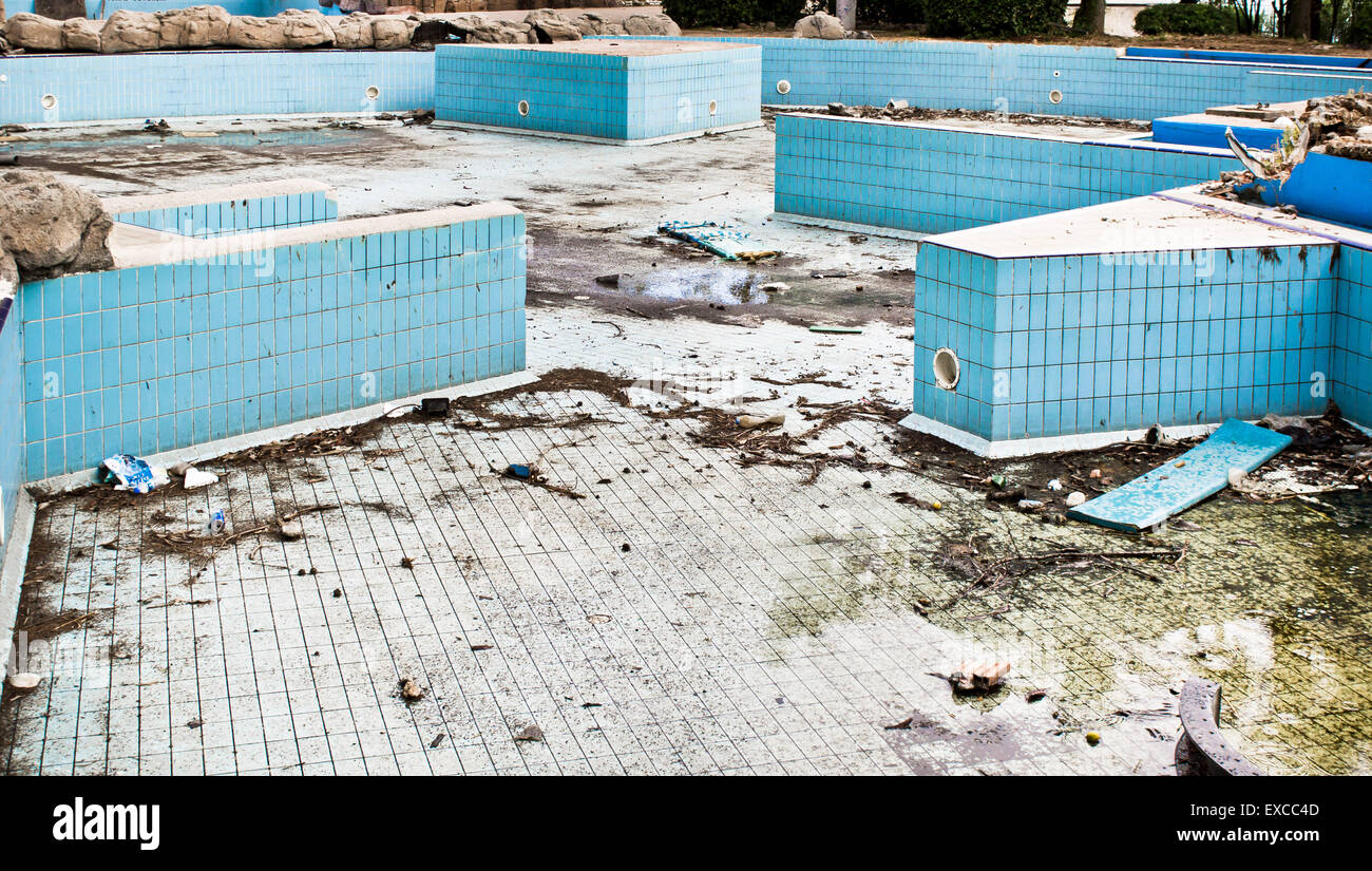 Horrible tiles hi-res stock photography and images - Alamy