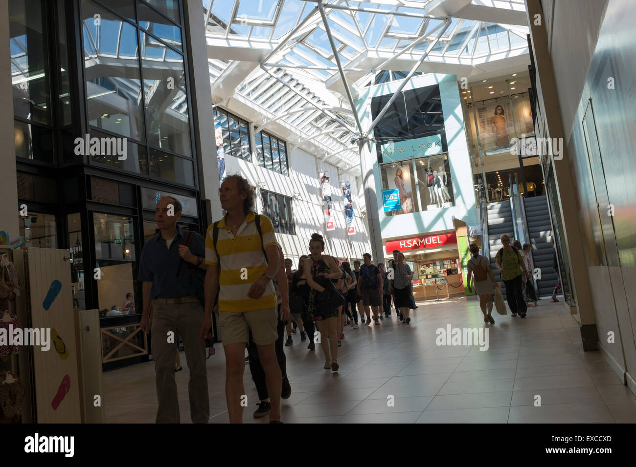 Lion yard shopping centre cambridge hi-res stock photography and images ...