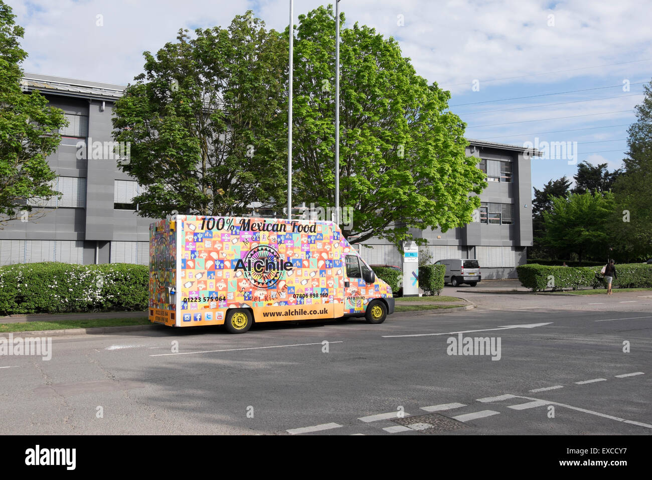 Mobile food van hi-res stock photography and images - Alamy
