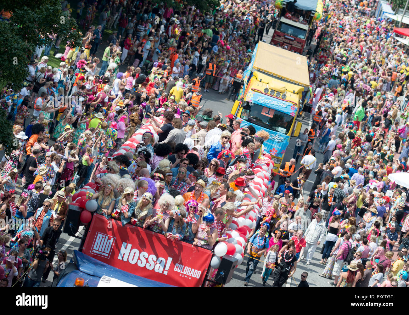 Hamburg, Germany. 11th July, 2015. Trucks with celebrating participants ...