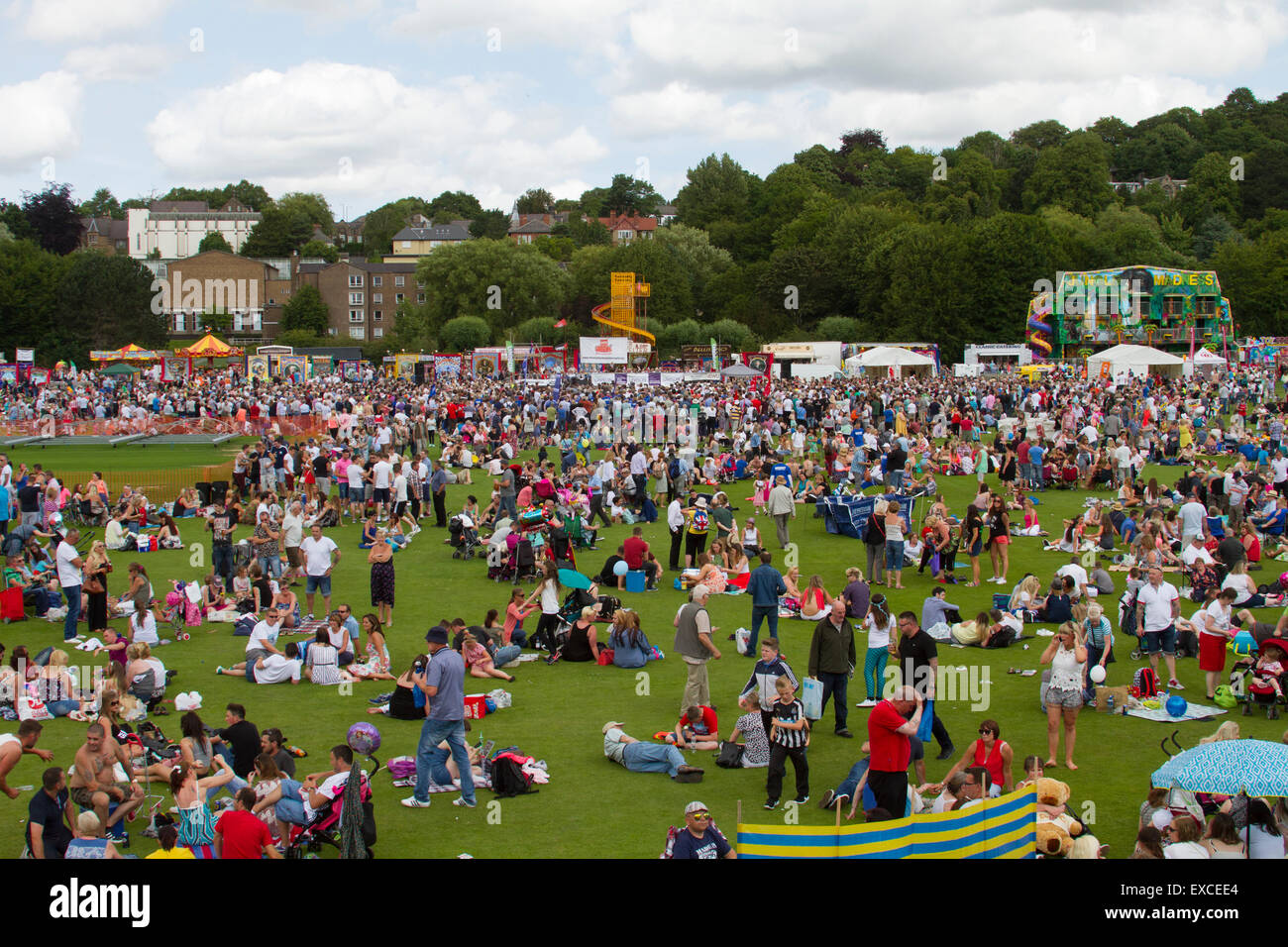 Crowds at Racecourse in Durham listening to speech by Labour leader ...