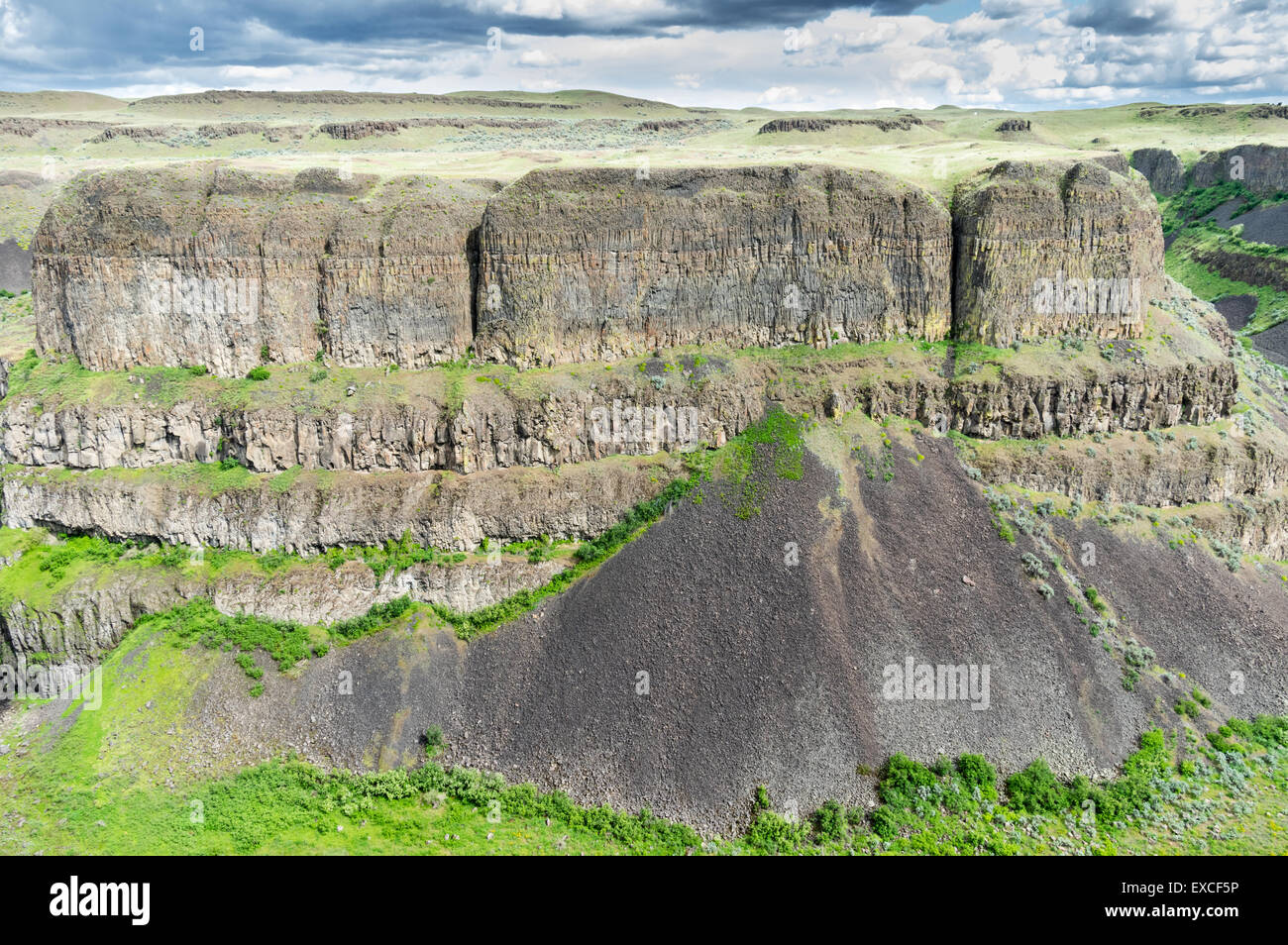 Steep vertical cliffs along a river canyon Stock Photo - Alamy
