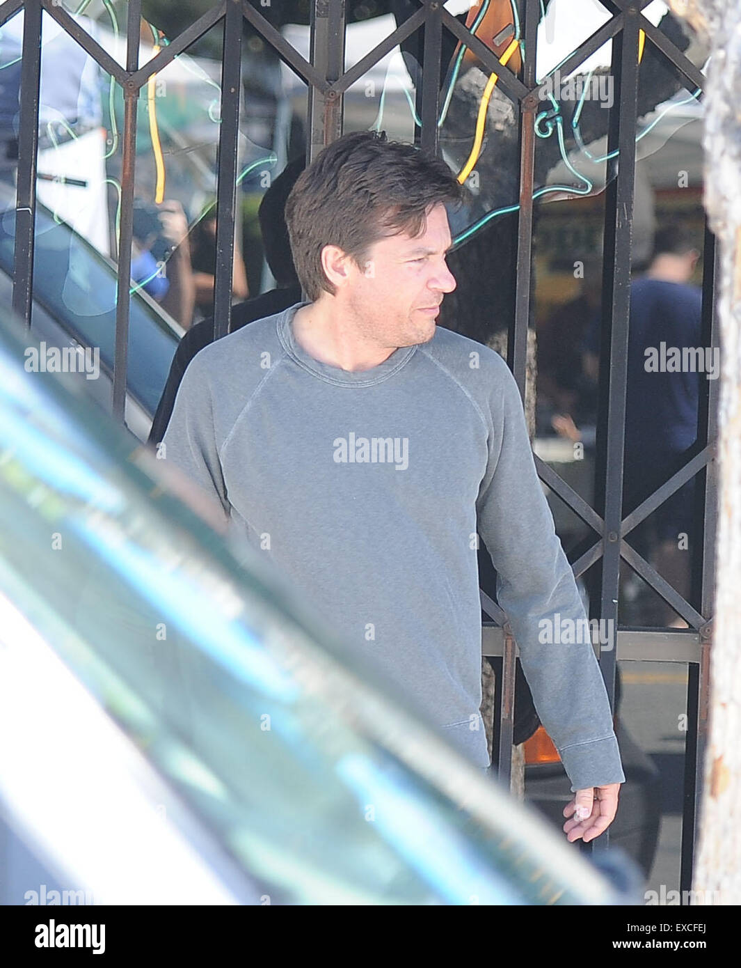 Jason bateman friend take children hi-res stock photography and images ...