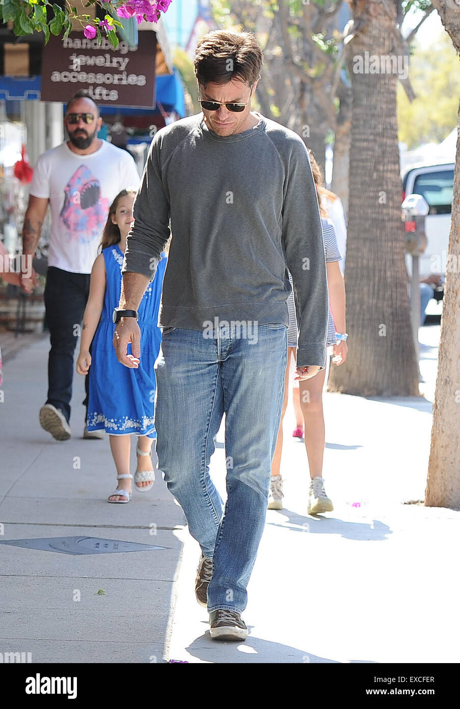 Jason bateman friend take children hi-res stock photography and images ...