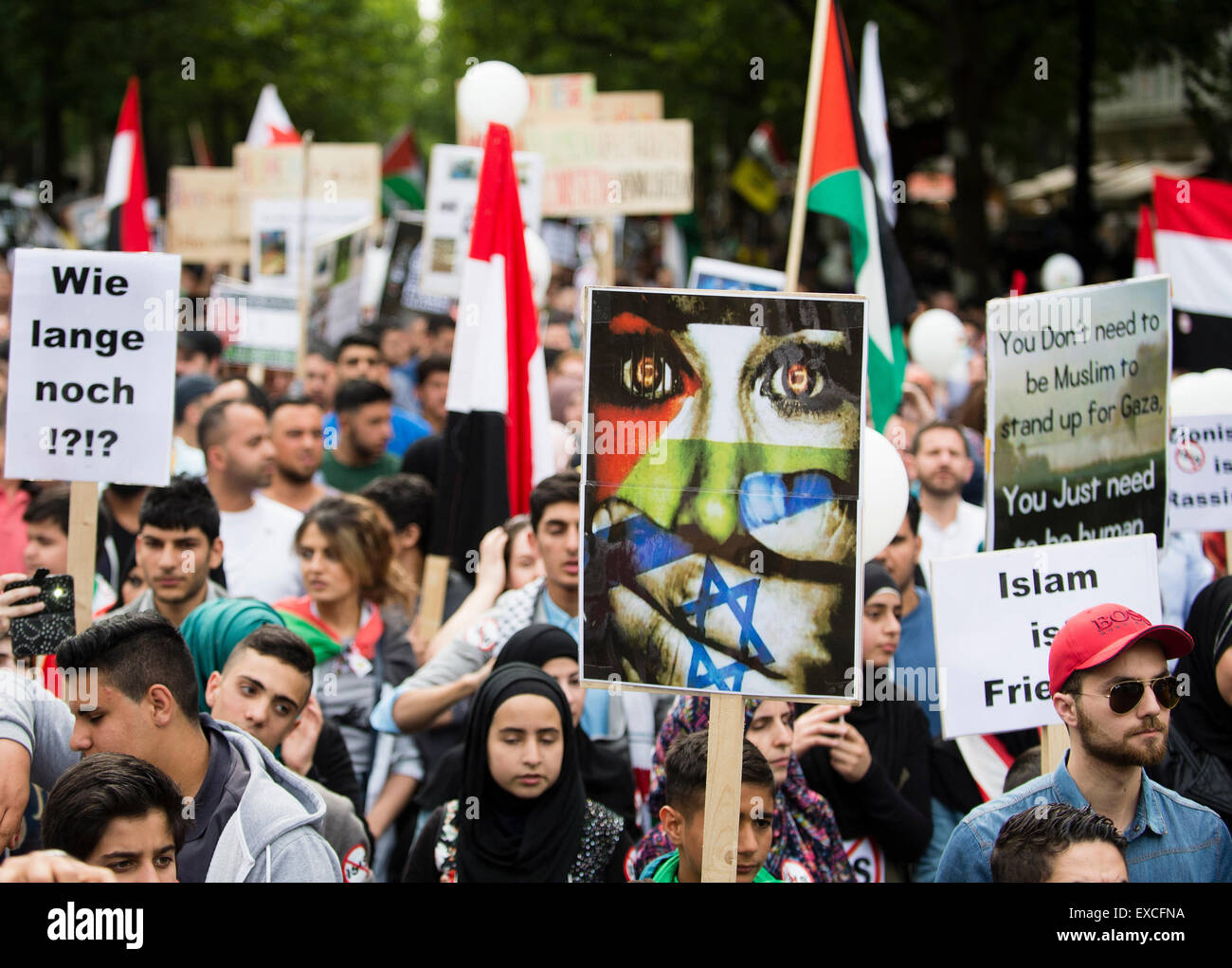 Quds day march hi-res stock photography and images - Alamy