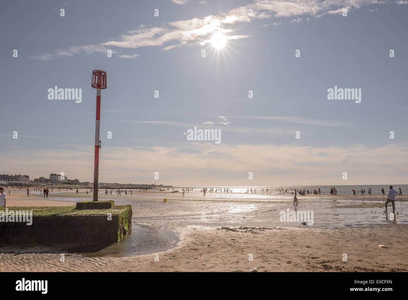 Kent beach summer hi-res stock photography and images - Alamy