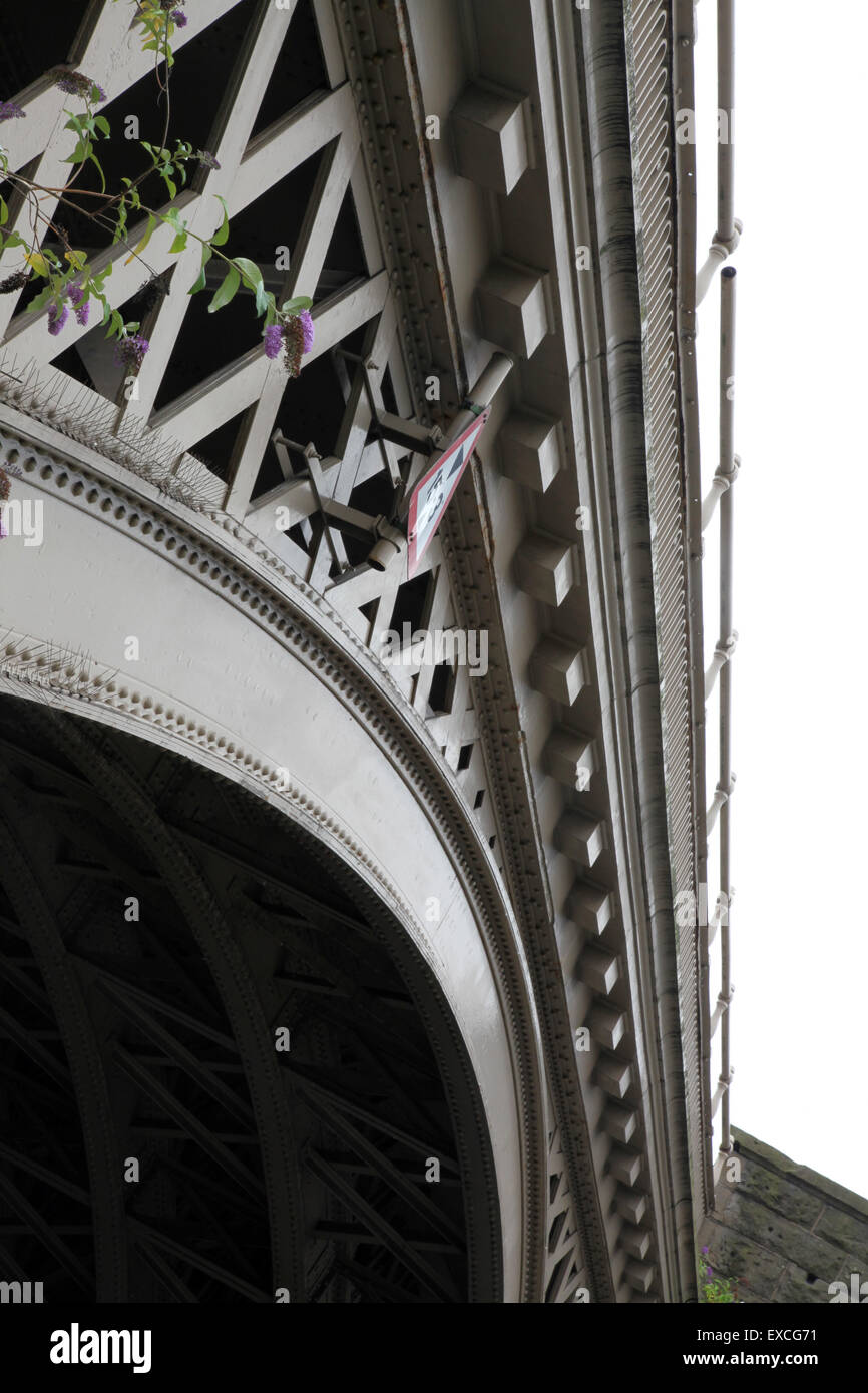 Curved steel bridge hi-res stock photography and images - Alamy