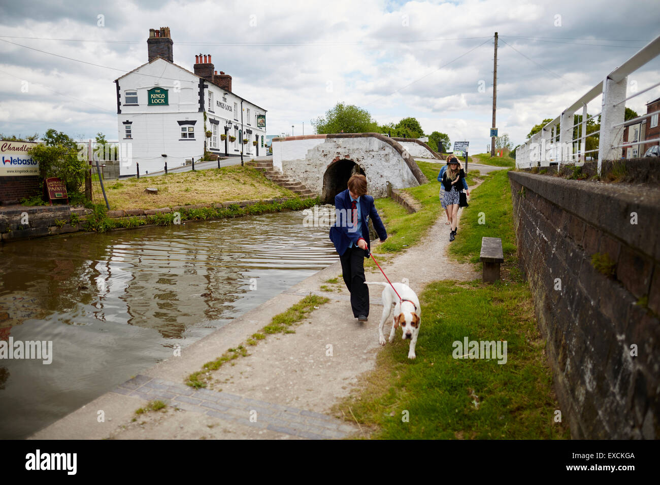 Kings Lock Inn Middlewich canal in Cheshire Stock Photo - Alamy