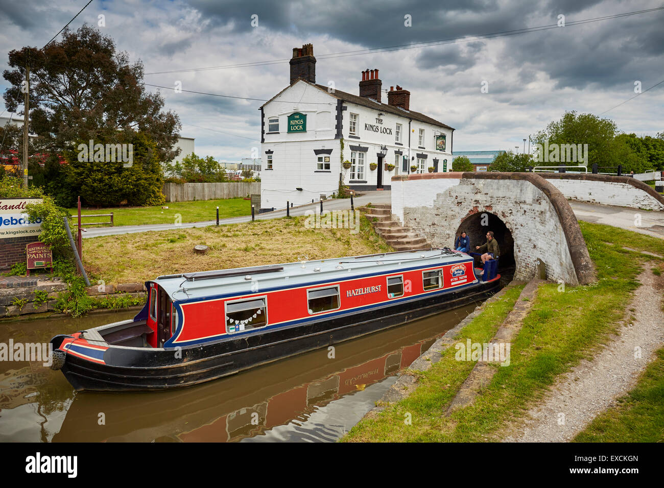 Kings Lock Inn Middlewich canal in Cheshire Stock Photo - Alamy