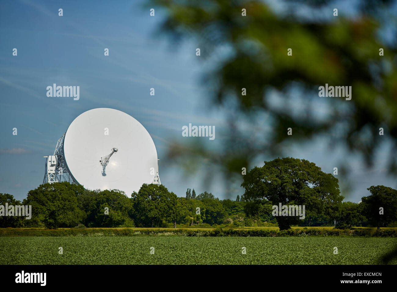 Lovell telescopes at jodrell bank hi-res stock photography and images ...