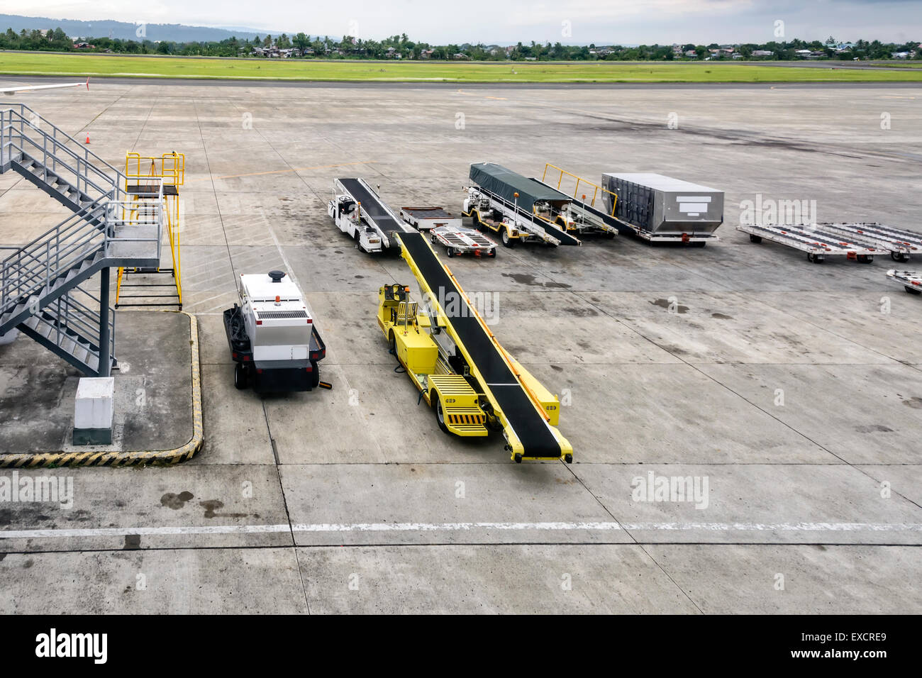 Tarmac service vehicles of aircraft maintenance crew Stock Photo - Alamy