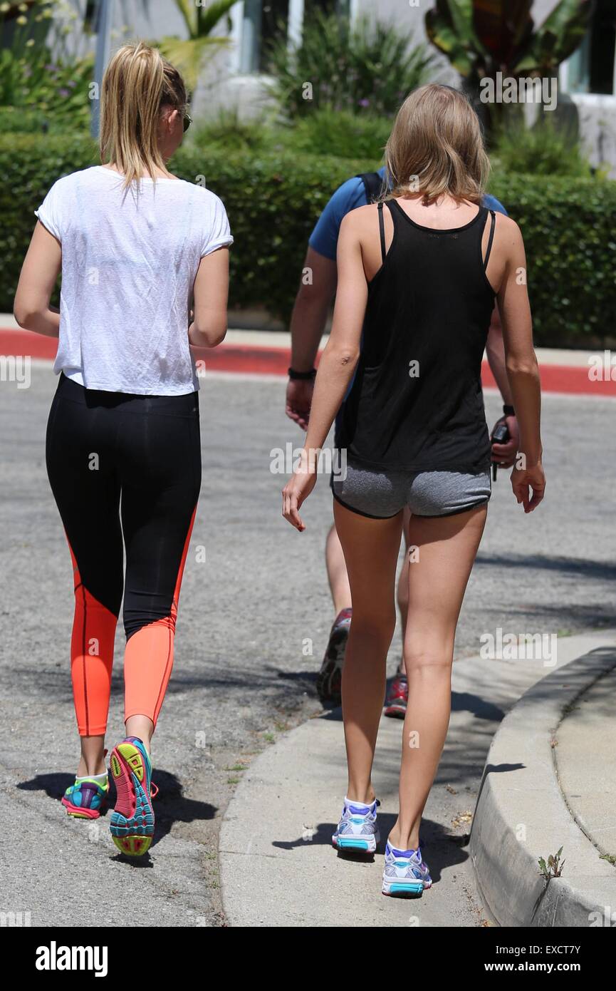 Taylor Swift In Yoga Pants