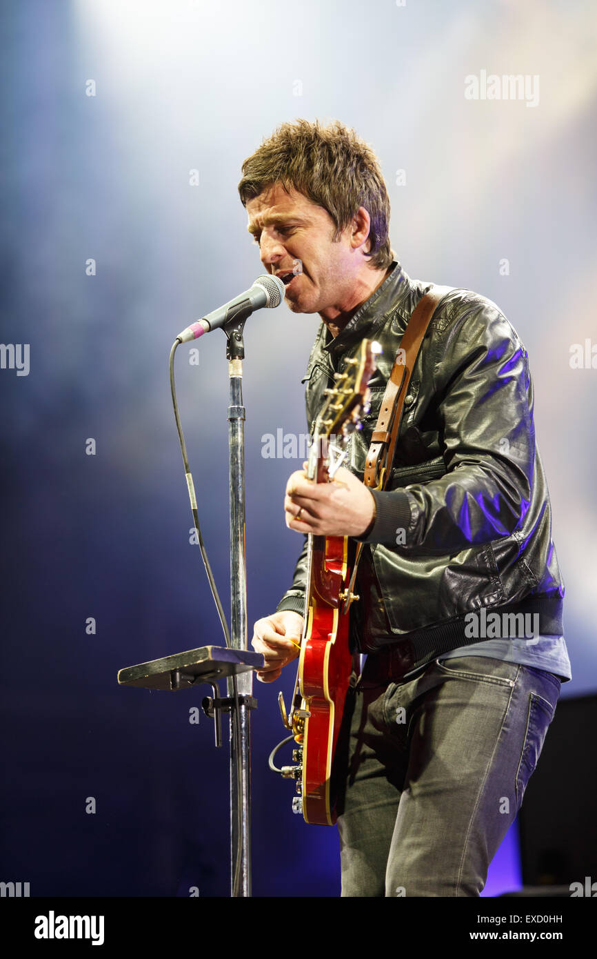 Noel gallagher high flying birds hi-res stock photography and images ...