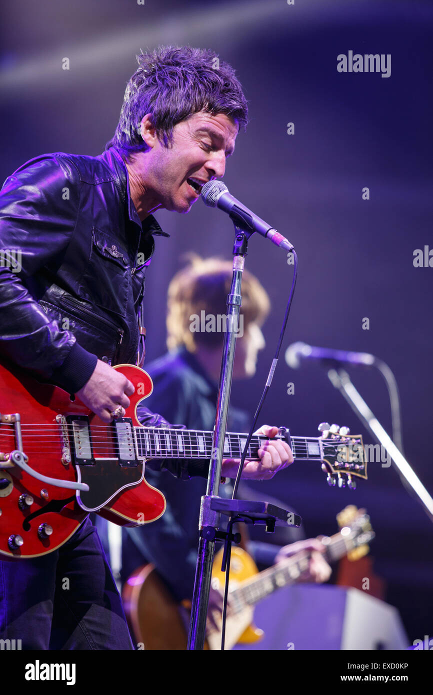 Noel gallagher’s high flying birds hi-res stock photography and images ...
