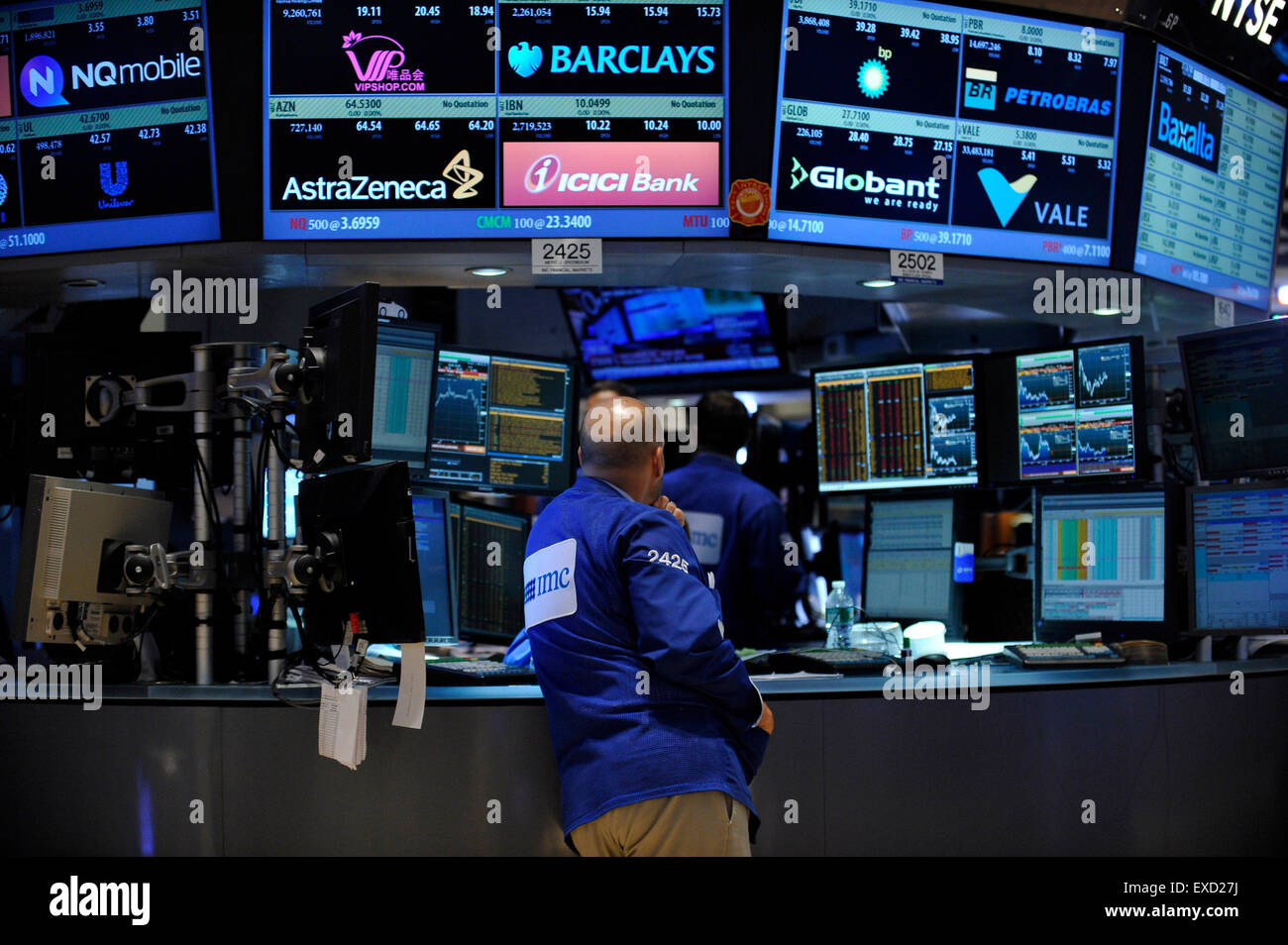 New york stock exchange trading floor 2015 hi-res stock photography and ...