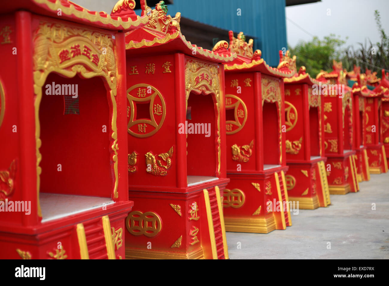 Chinese altar hi-res stock photography and images - Alamy