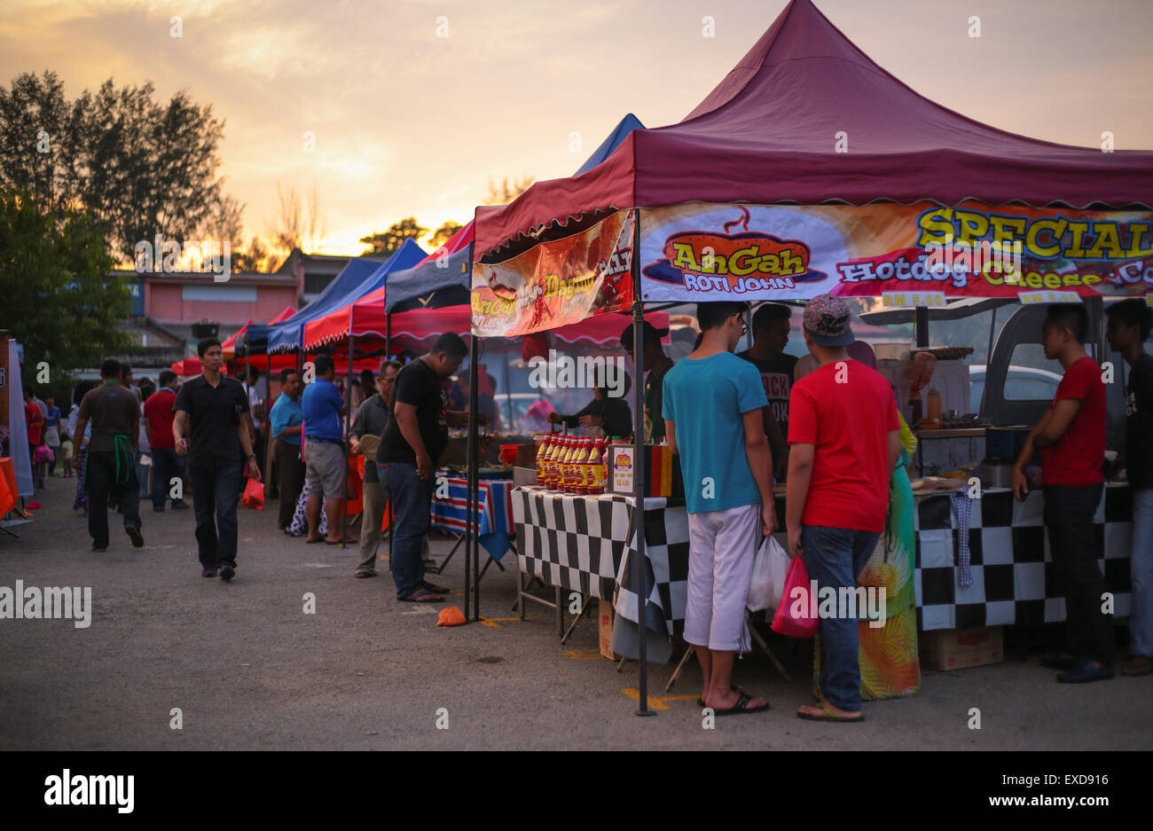 Stalls selling various food and beverage during ramadhan month Stock ...