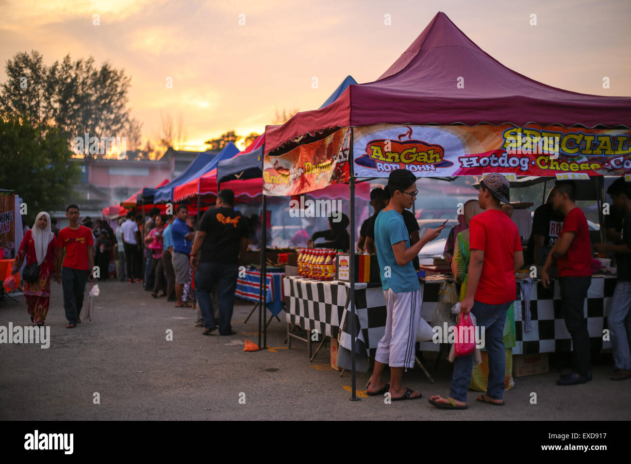 Stalls selling various food and beverage during ramadhan month Stock ...