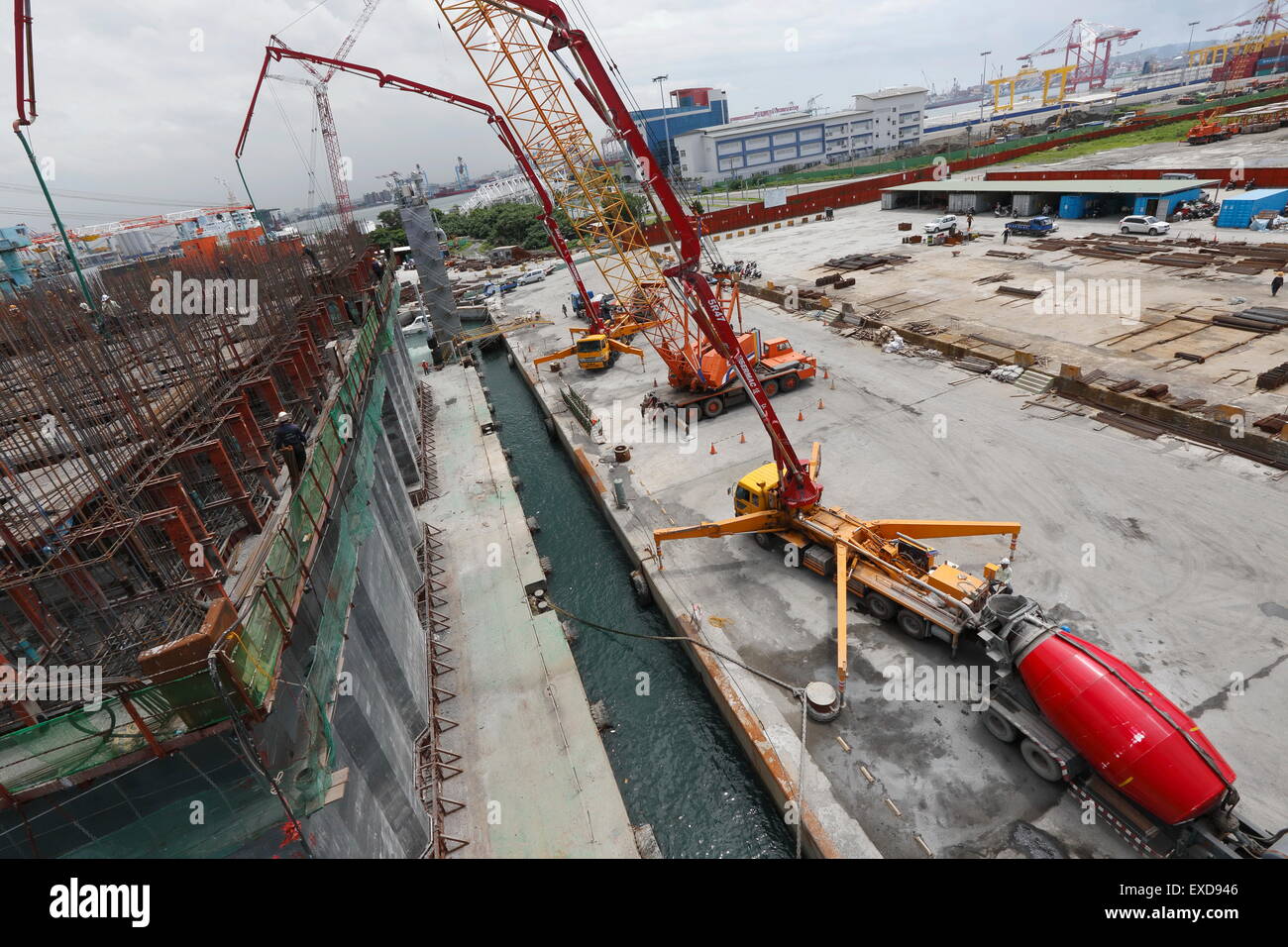 Caisson construction hi-res stock photography and images - Alamy