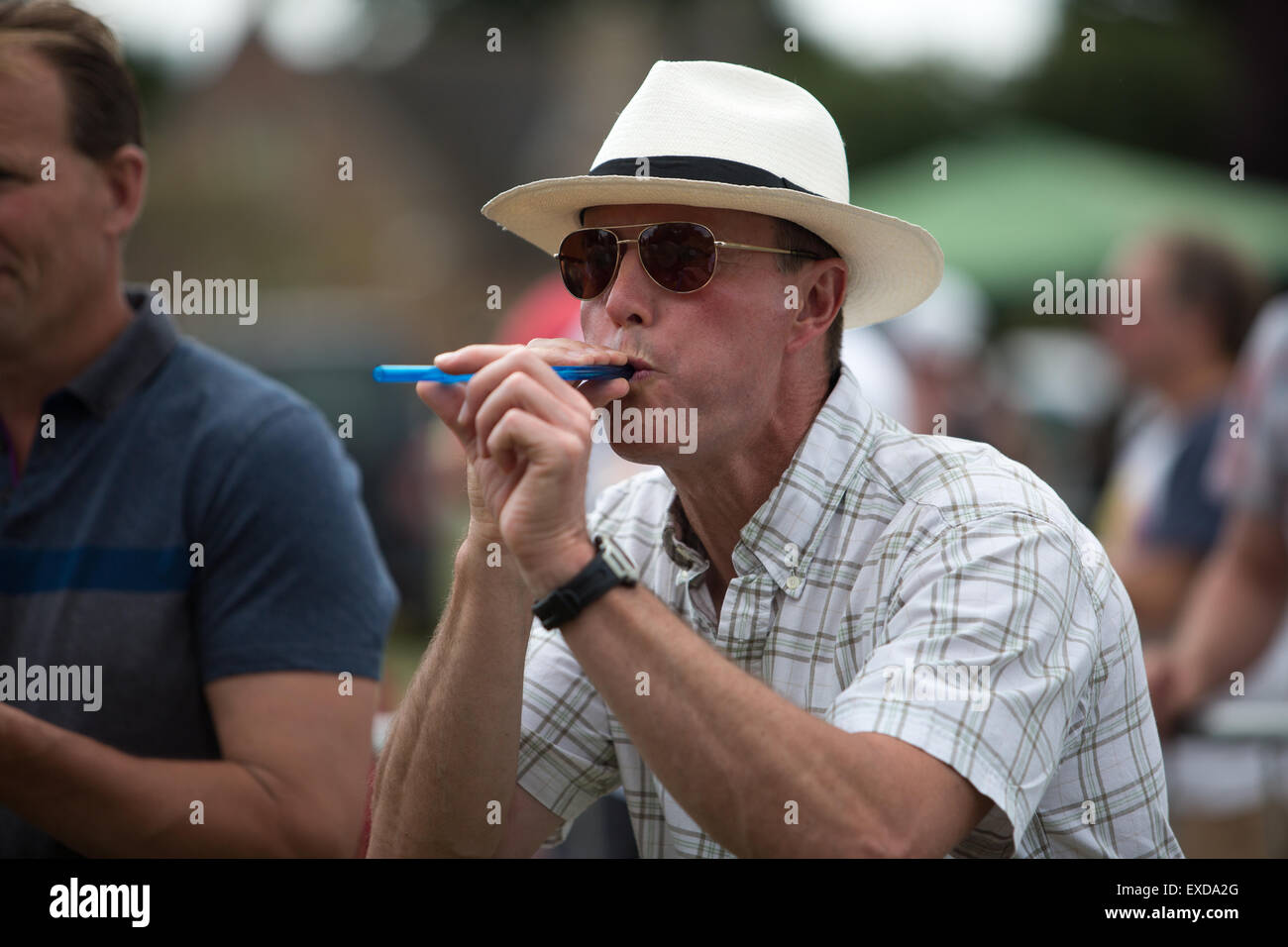 World pea shooting hi-res stock photography and images - Alamy