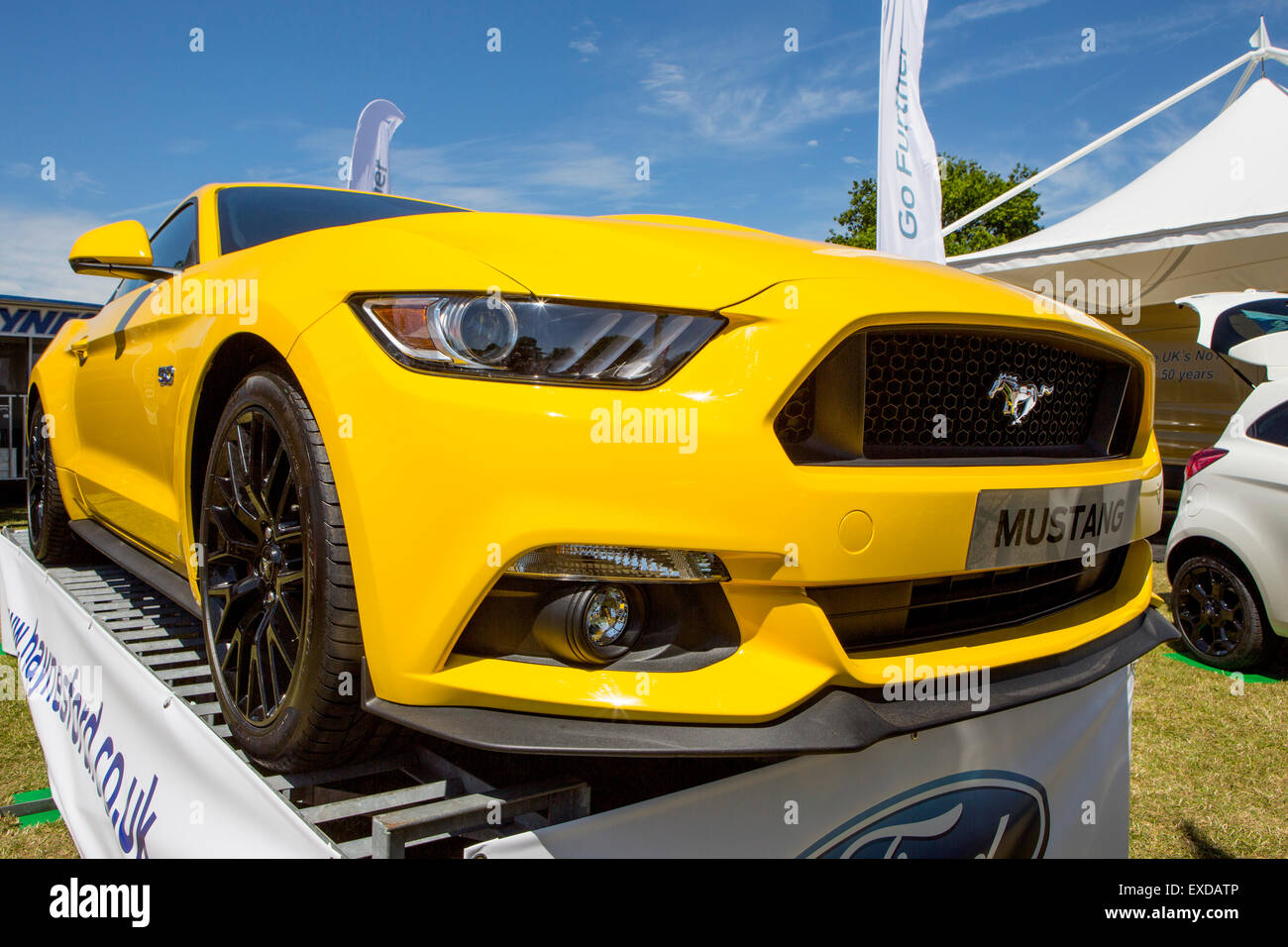 A yellow Ford Mustang Stock Photo - Alamy