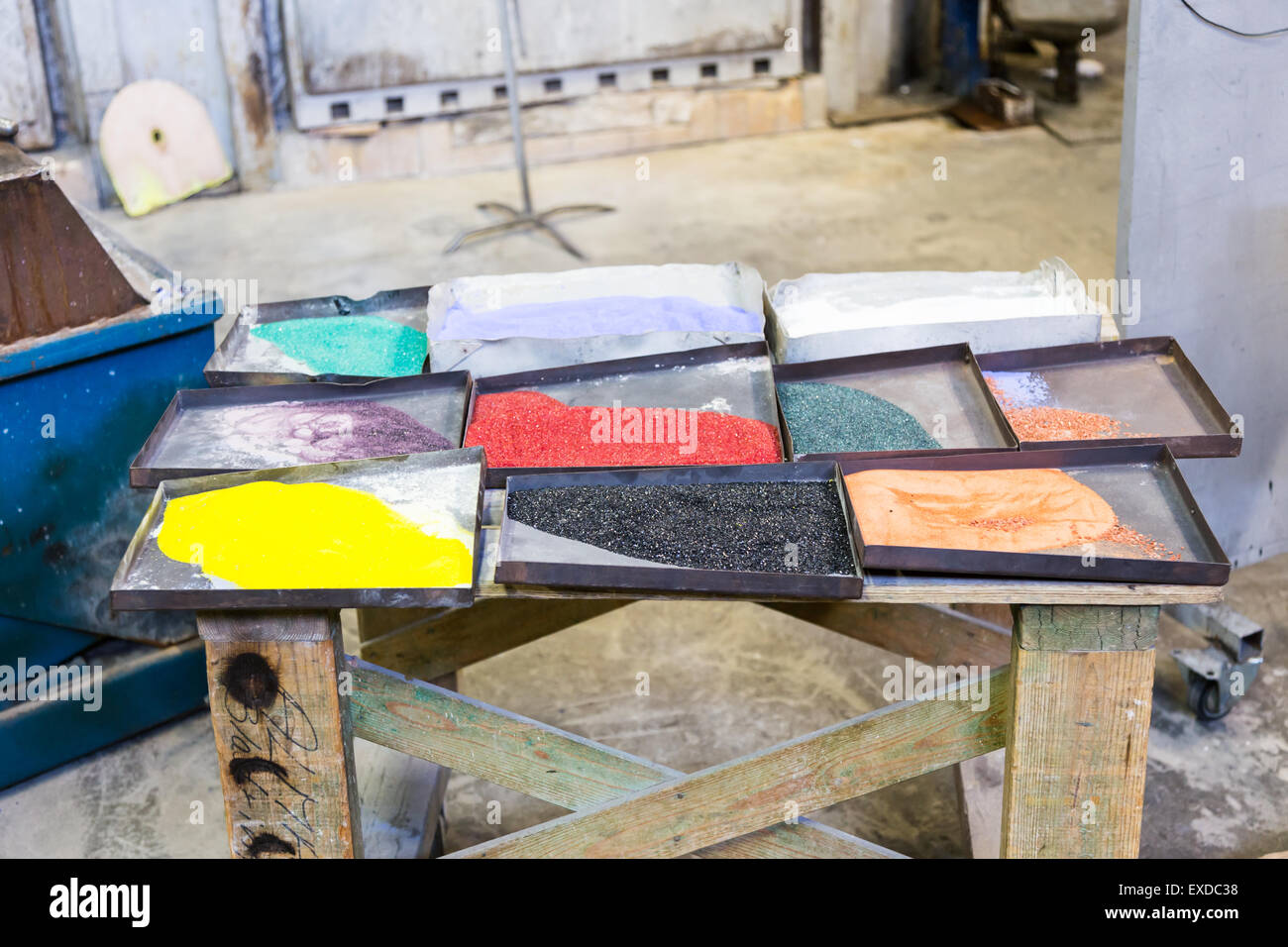 Table of colours hi-res stock photography and images - Alamy