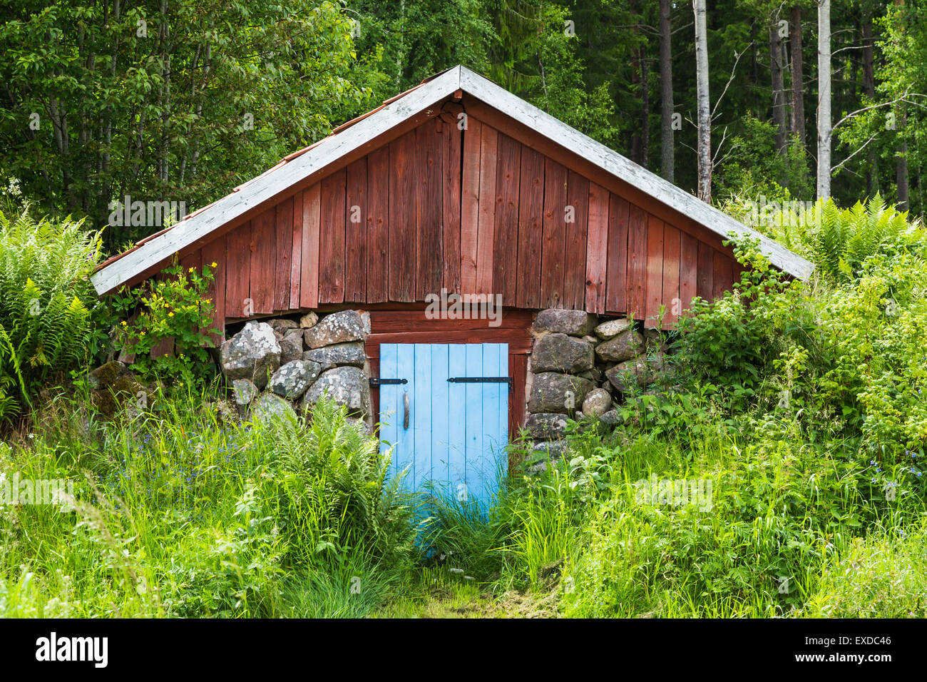 Small wooden barn hi-res stock photography and images - Alamy
