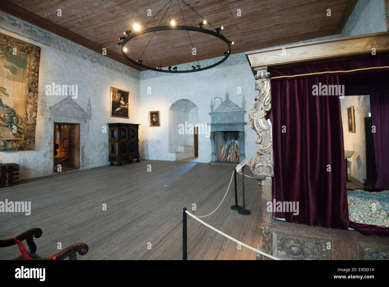 Four poster bed castle hi-res stock photography and images - Alamy