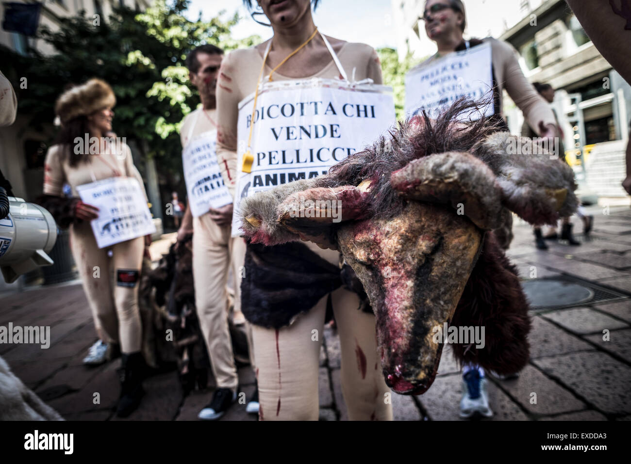 Fendi furs hi-res stock photography and images - Alamy