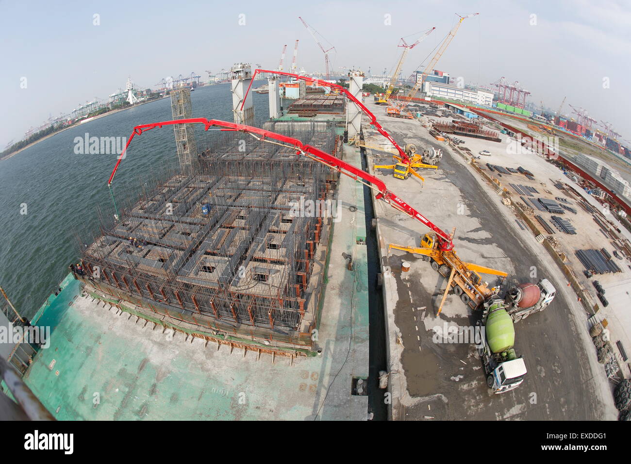 Caisson construction hi-res stock photography and images - Alamy