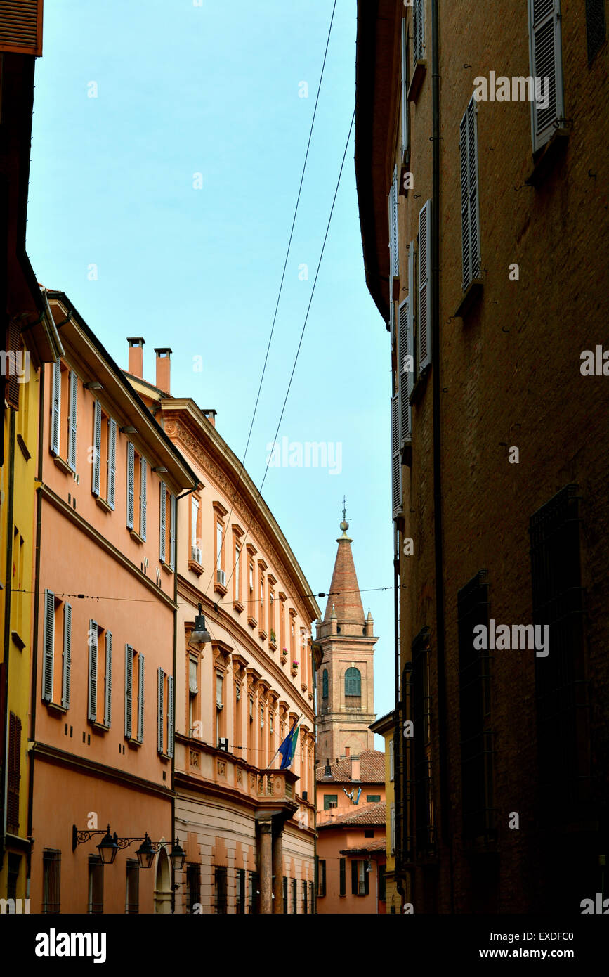Red buildings hi-res stock photography and images - Alamy
