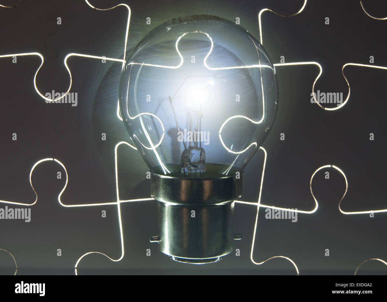 Light bulb jigsaw Stock Photo - Alamy