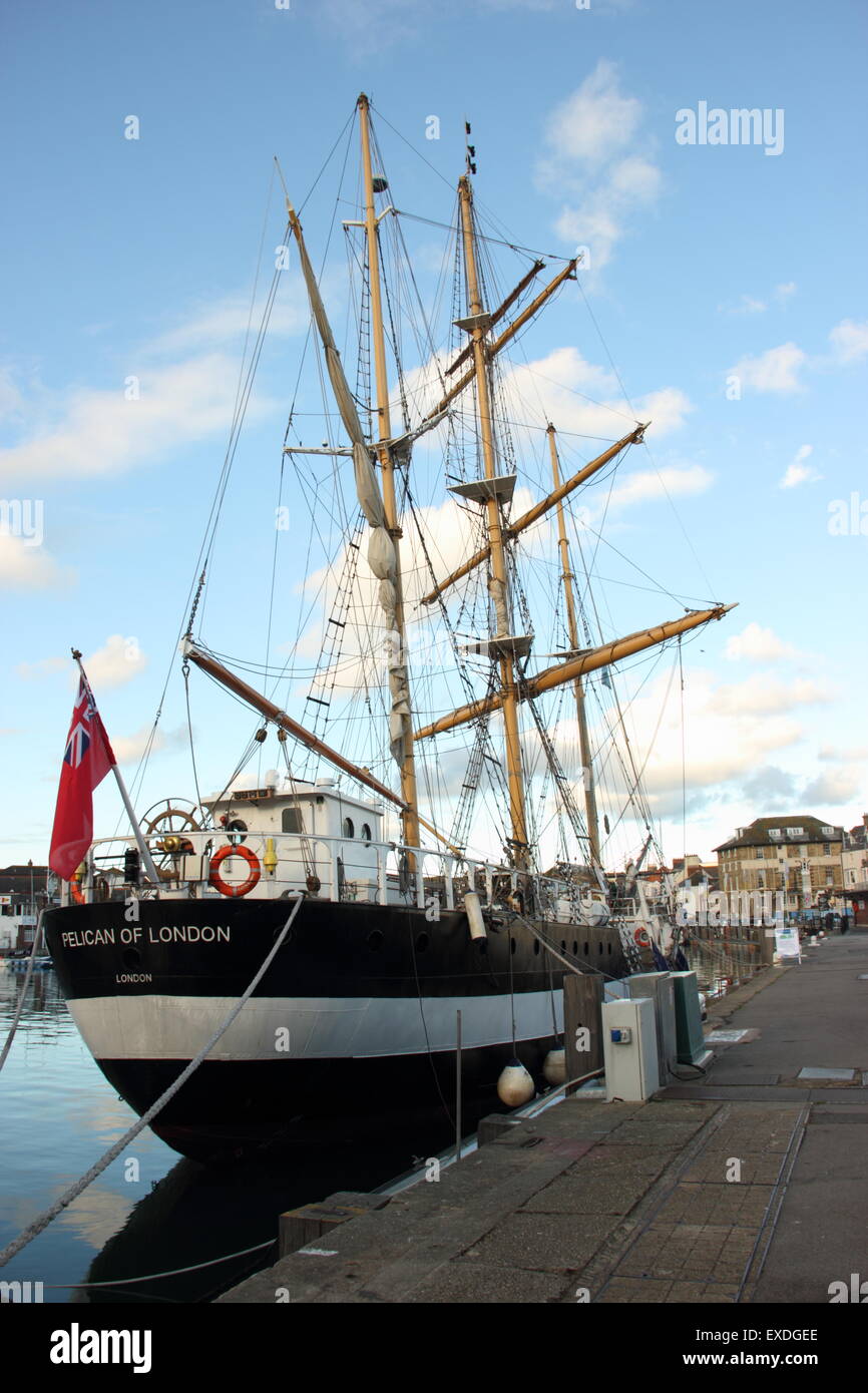 Pelican ship hi-res stock photography and images - Alamy
